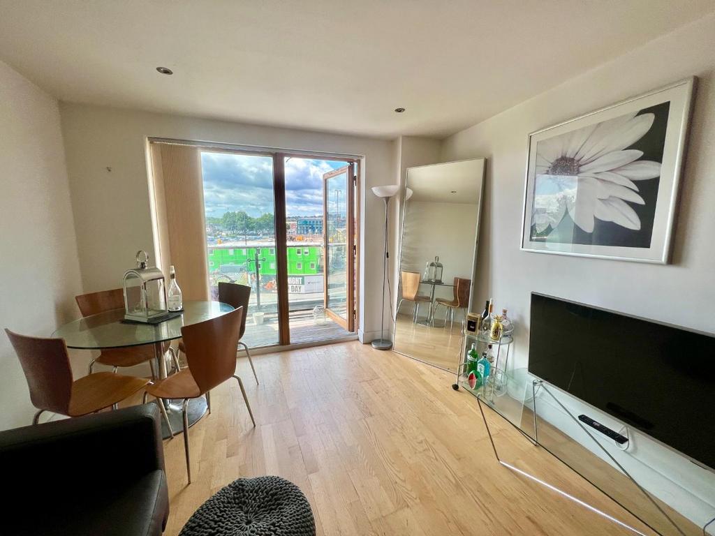 Clarence House, The Boulevard, Leeds 2 bed flat - £1,250 pcm (£288 pw)