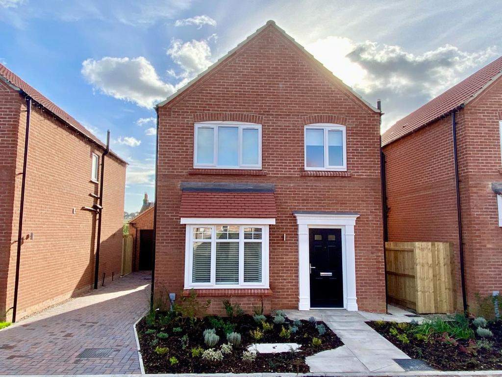 3 Bed Detached House, Lawrence Croft... 3 bed detached house - £1,000 ...