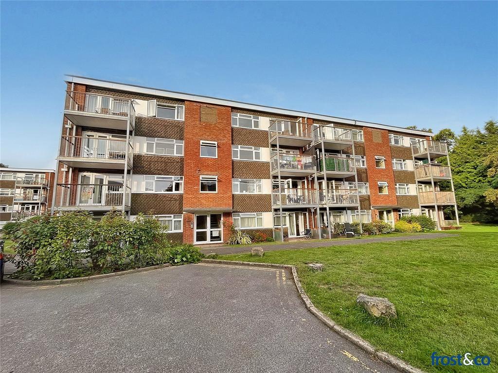 Mount Road, Poole, Dorset, BH14 2 bed apartment - £215,000
