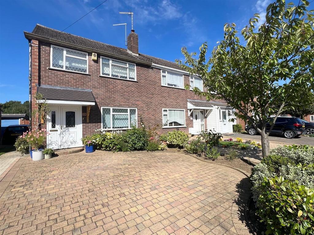 Whittington Road, Hutton, Brentwood 3 bed end of terrace house - £500,000