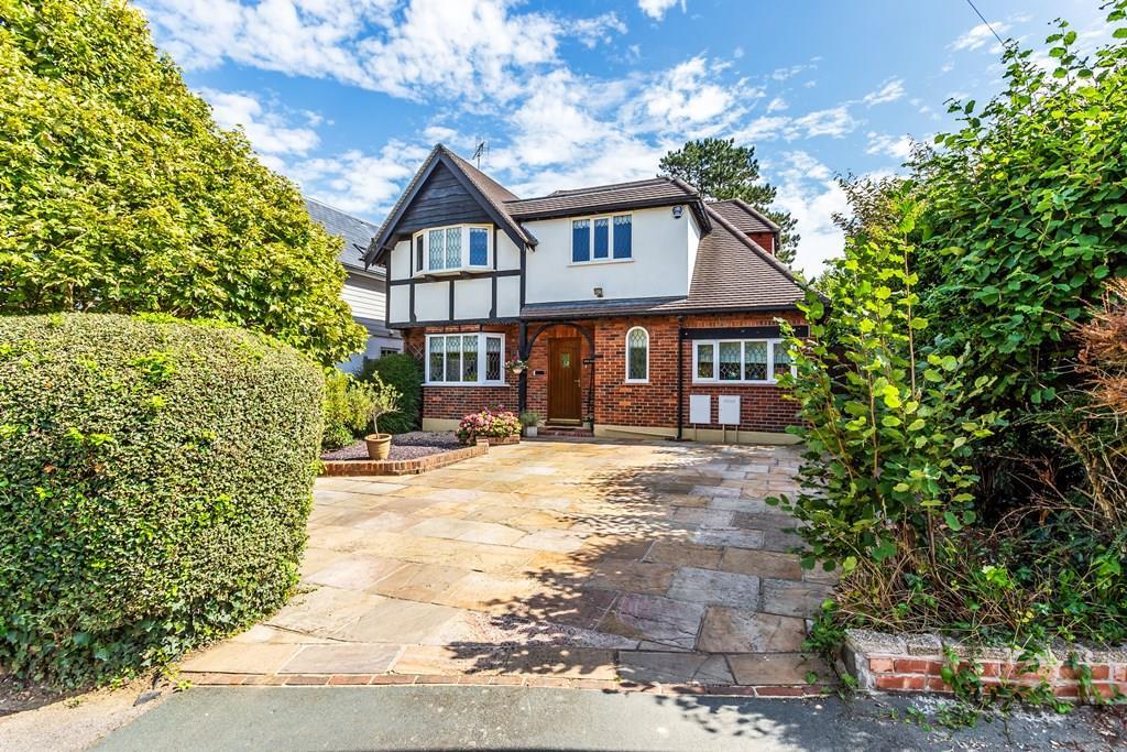 THE BALLANDS NORTH, FETCHAM, KT22 4 bed detached house - £1,185,000