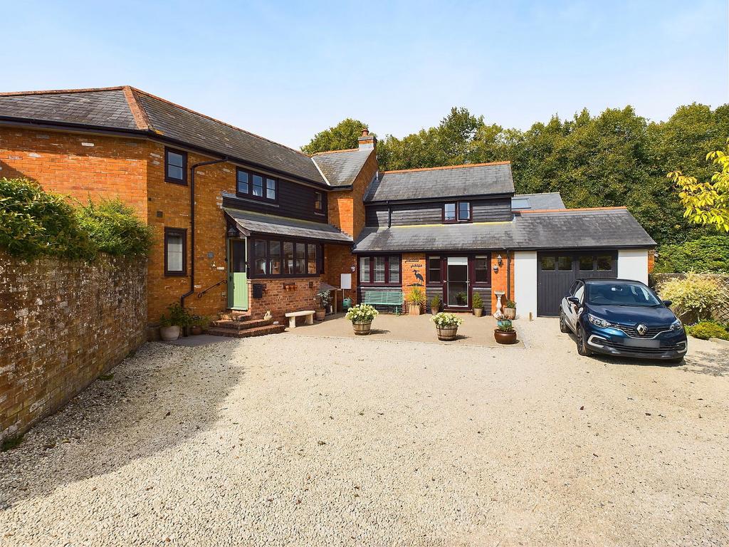 Fluxton, Ottery St Mary 4 bed barn conversion - £650,000