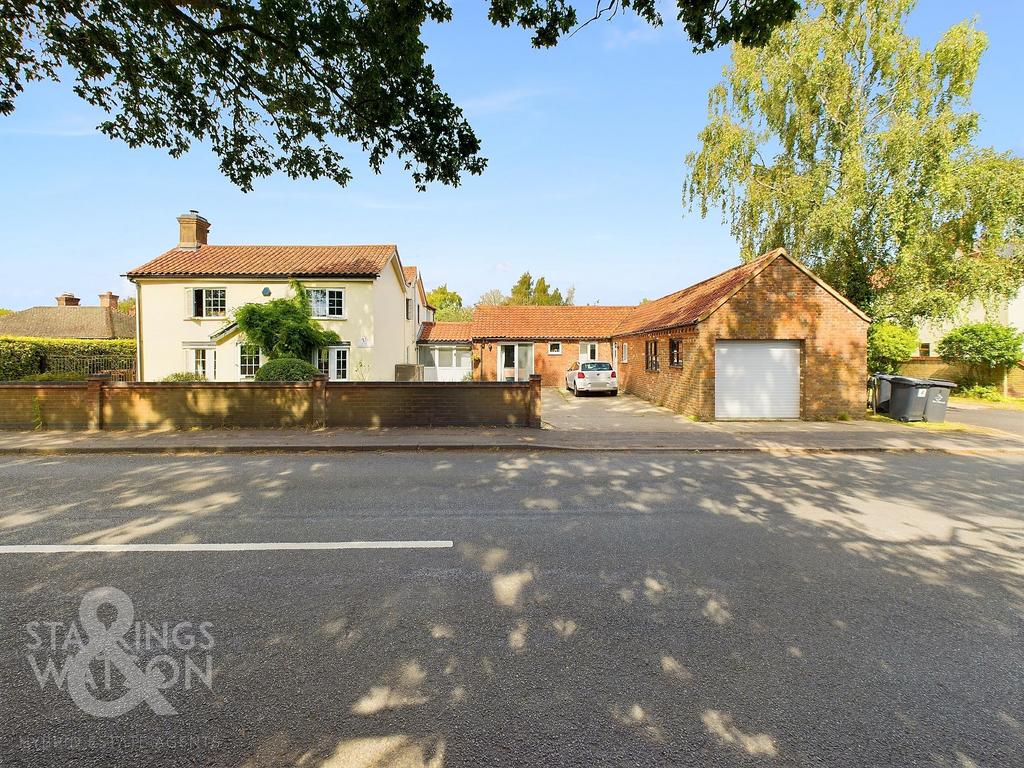 Dereham Road, Mattishall, Dereham 7 bed detached house - £725,000