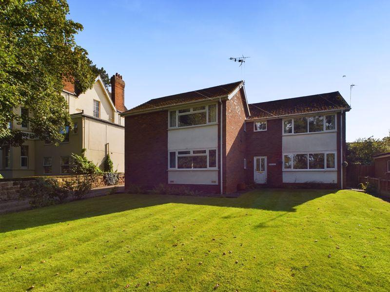 Wood Road, Codsall, Wolverhampton WV8 1 bed flat - £135,000