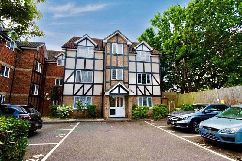 Lulworth Crescent, London CR4 1 bed flat - £1,300 pcm (£300 pw)