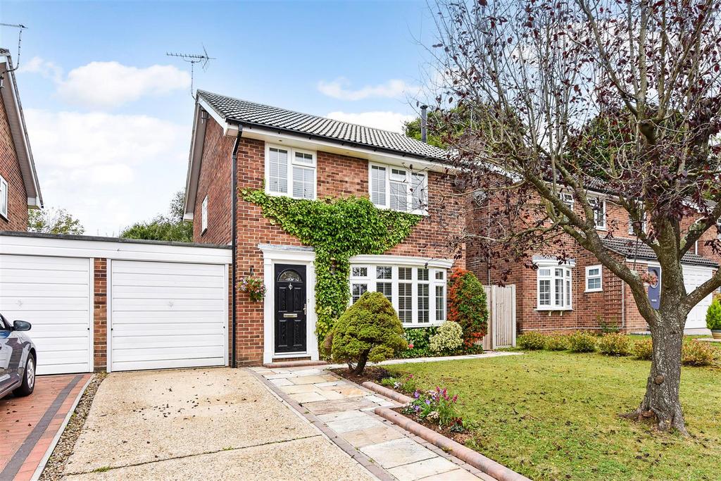 Waterlooville, Hampshire 3 bed link detached house - £465,000