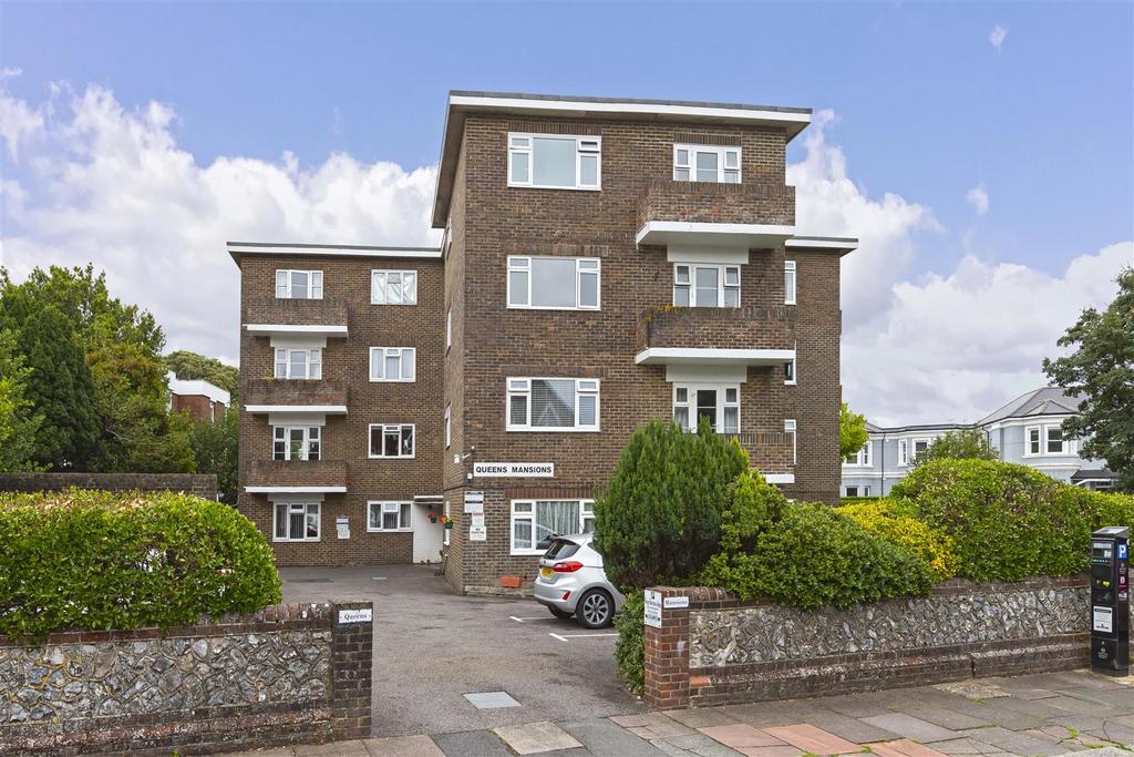 Wordsworth Road, Worthing 2 bed apartment - £1,200 pcm (£277 pw)