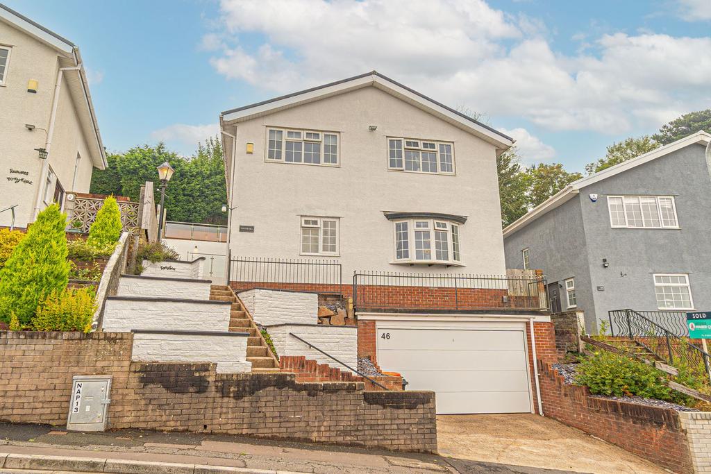 Cotswold Way, Newport, NP19 4 bed detached house - £375,000