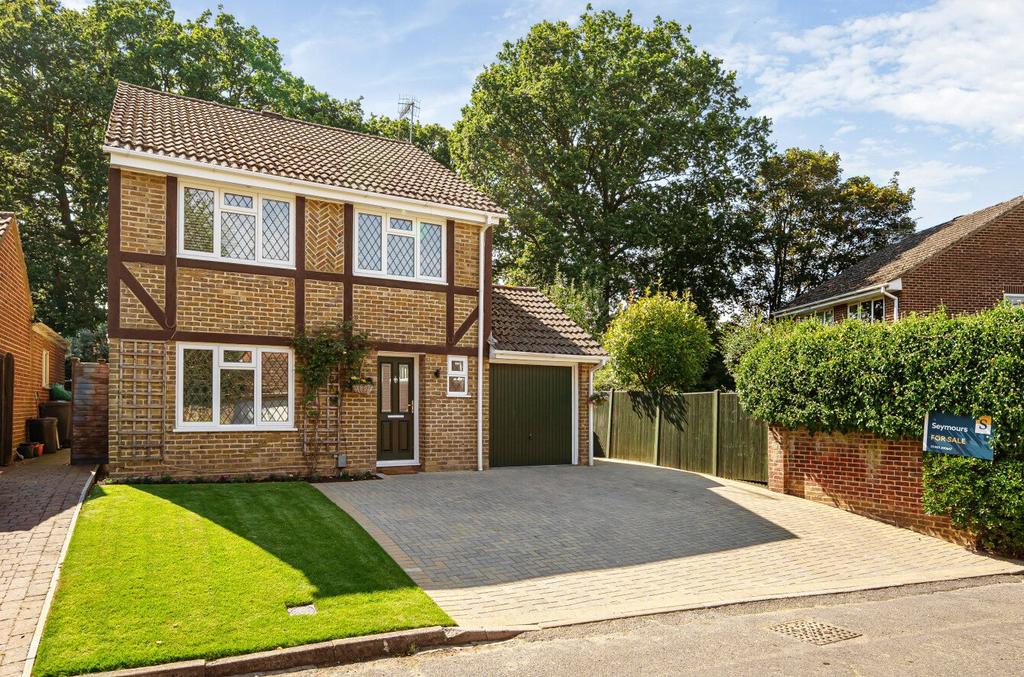 Keepers Close, Guildford GU4 4 bed detached house - £765,000