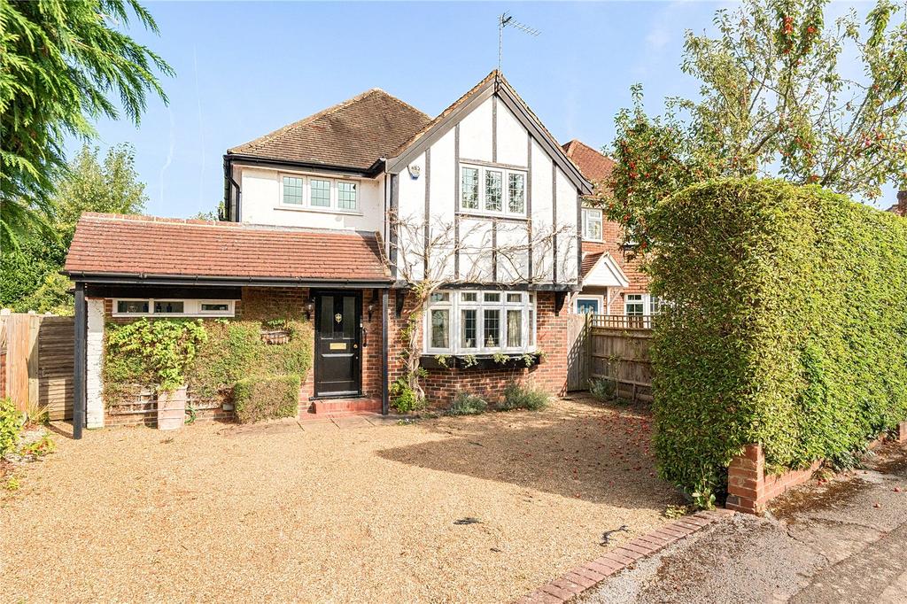 D'Abernon Drive, Cobham, KT11 3 bed detached house for sale - £945,000