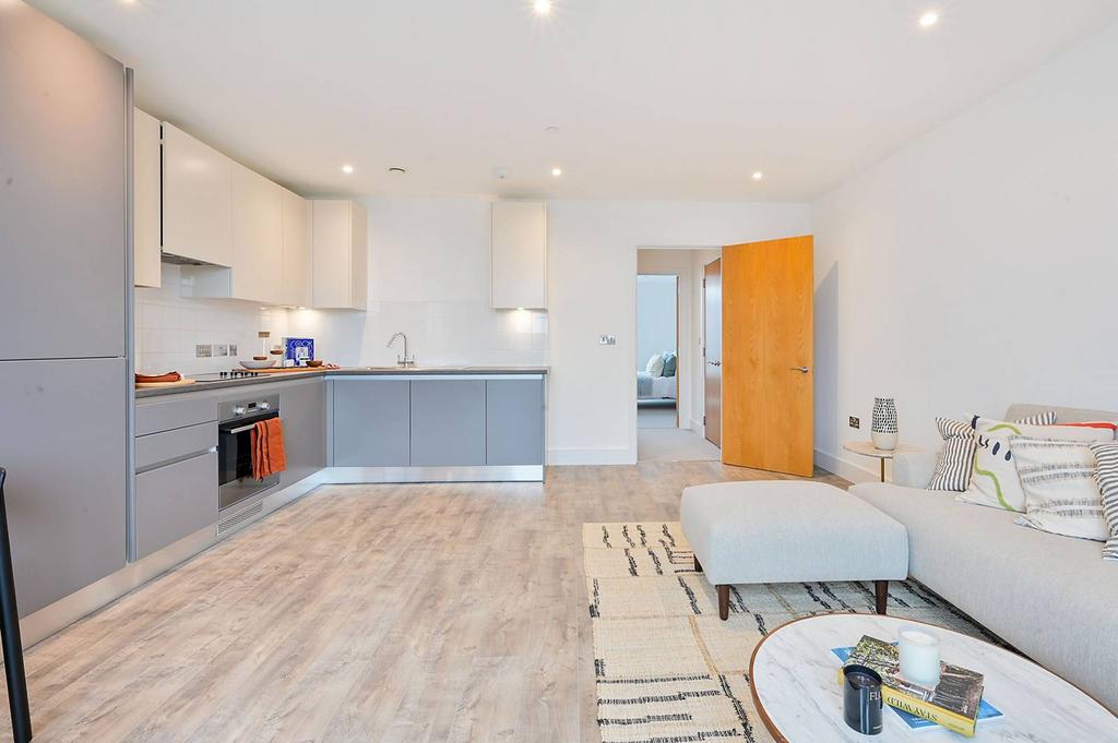 Talisker House, Acton, London, W3 2 bed flat to rent - £2,800 pcm (£646 pw)