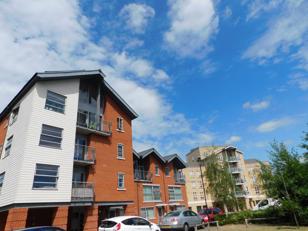Rotary Way, Colchester CO3 1 bed flat - £850 pcm (£196 pw)