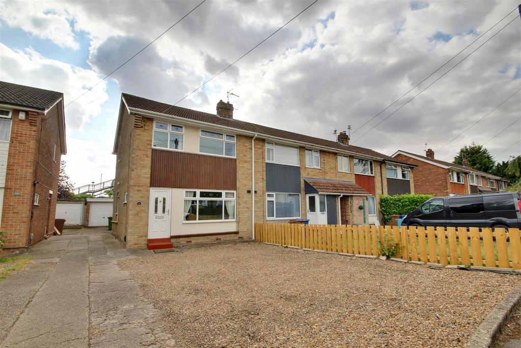 Grassdale Park, Brough HU15 3 bed end of terrace house - £184,950