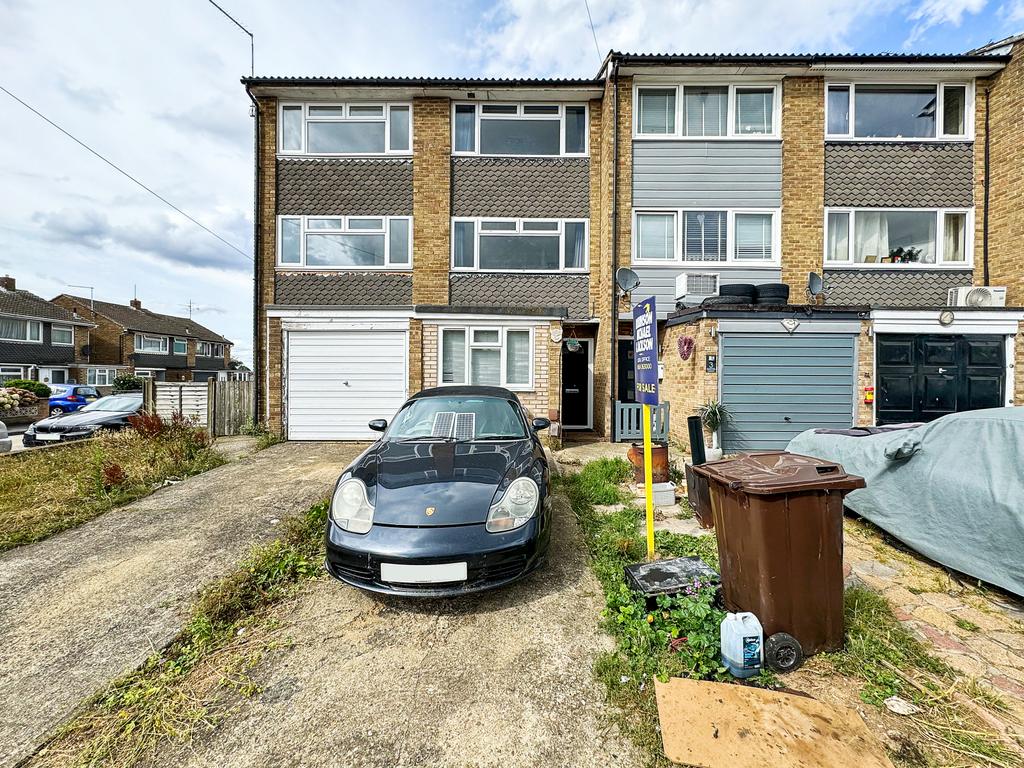 Greenvale Gardens, Twydall, Kent, ME8 4 bed terraced house - £260,000
