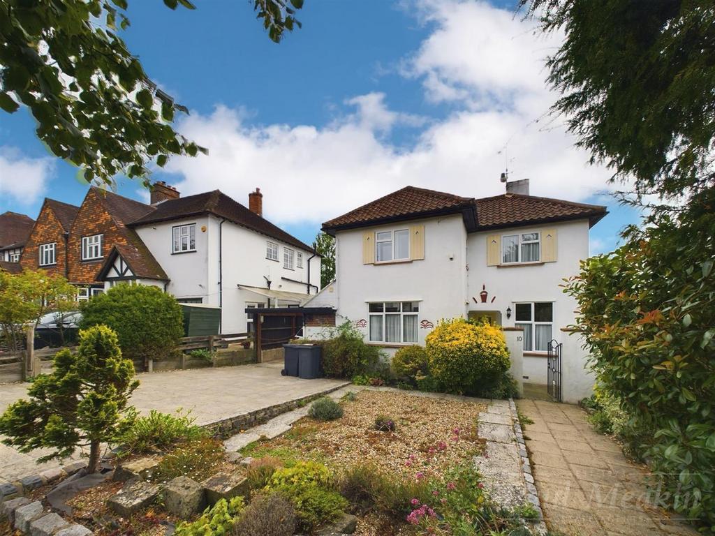 Hurst Way, South Croydon 5 bed detached house for sale - £725,000