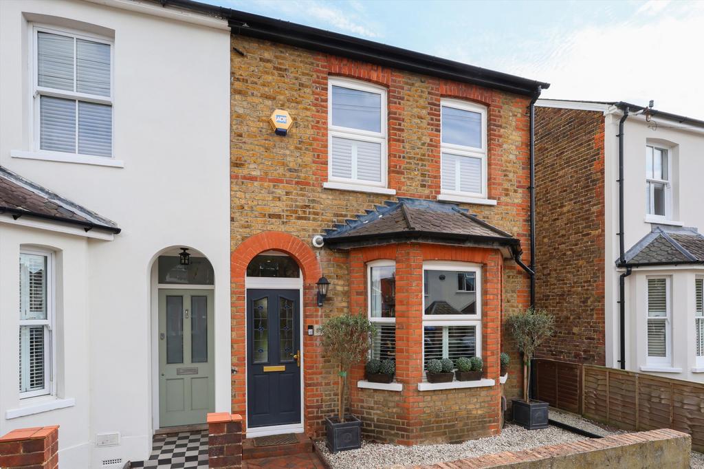 Elmgrove Road, Weybridge, Surrey, KT13 4 bed semi-detached house for ...