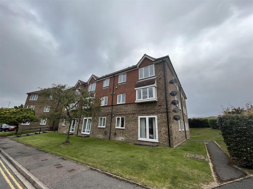 Abbey Mews, Dunstable 1 bed flat - £895 pcm (£207 pw)