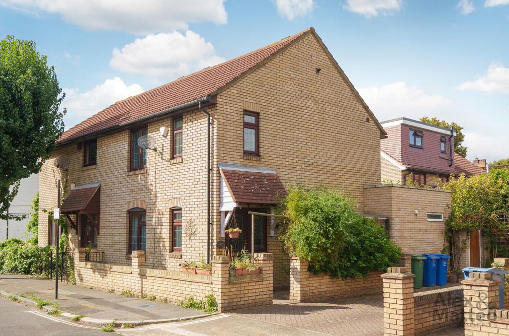 Simms Road, Bermondsey, SE16 4 bed semi-detached house - £3,400 pcm (£ ...
