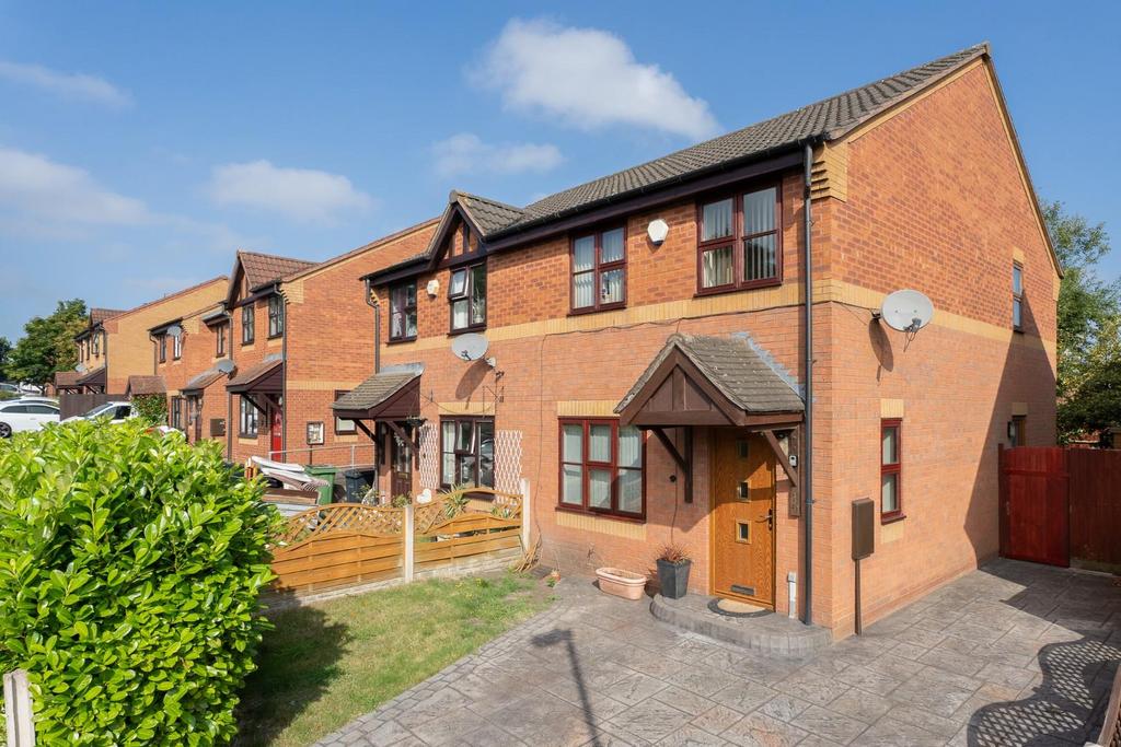 Flavell Avenue, Coseley 3 bed semi-detached house - £210,000