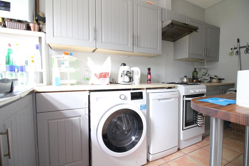 Vicarage Farm Road, Hounslow 1 bed house - £1,300 pcm (£300 pw)