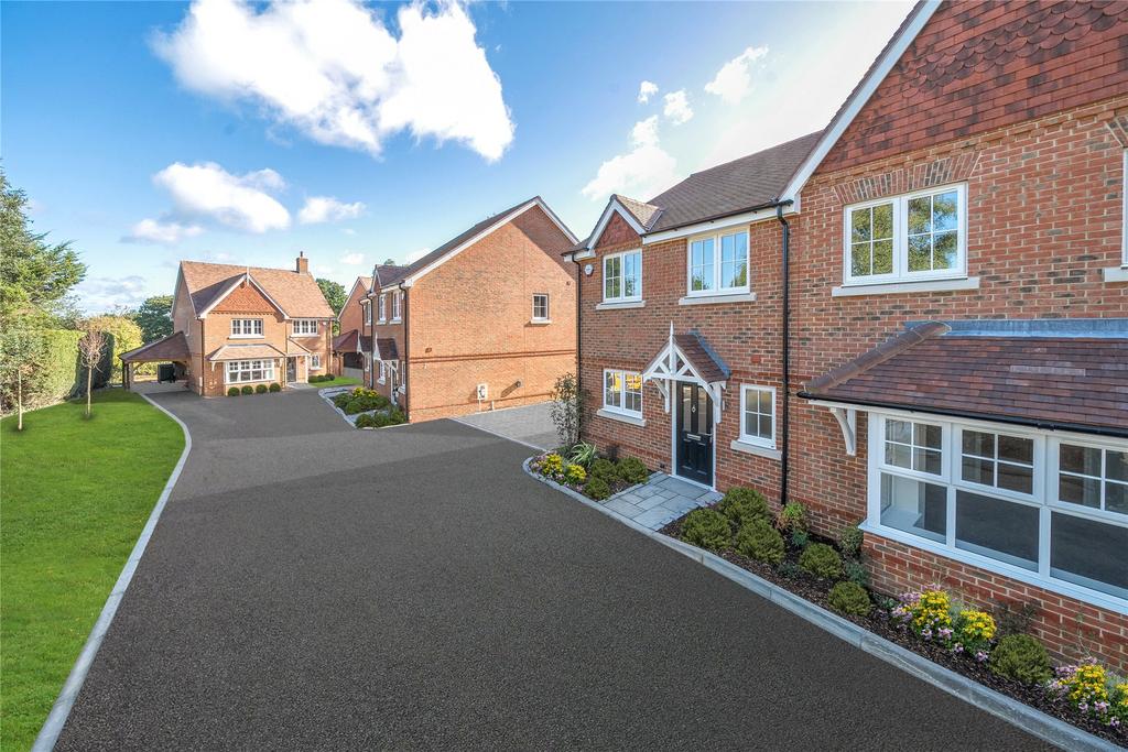 Wharf Lane, Send, Woking, Surrey, GU23 2 bed semi-detached house for ...