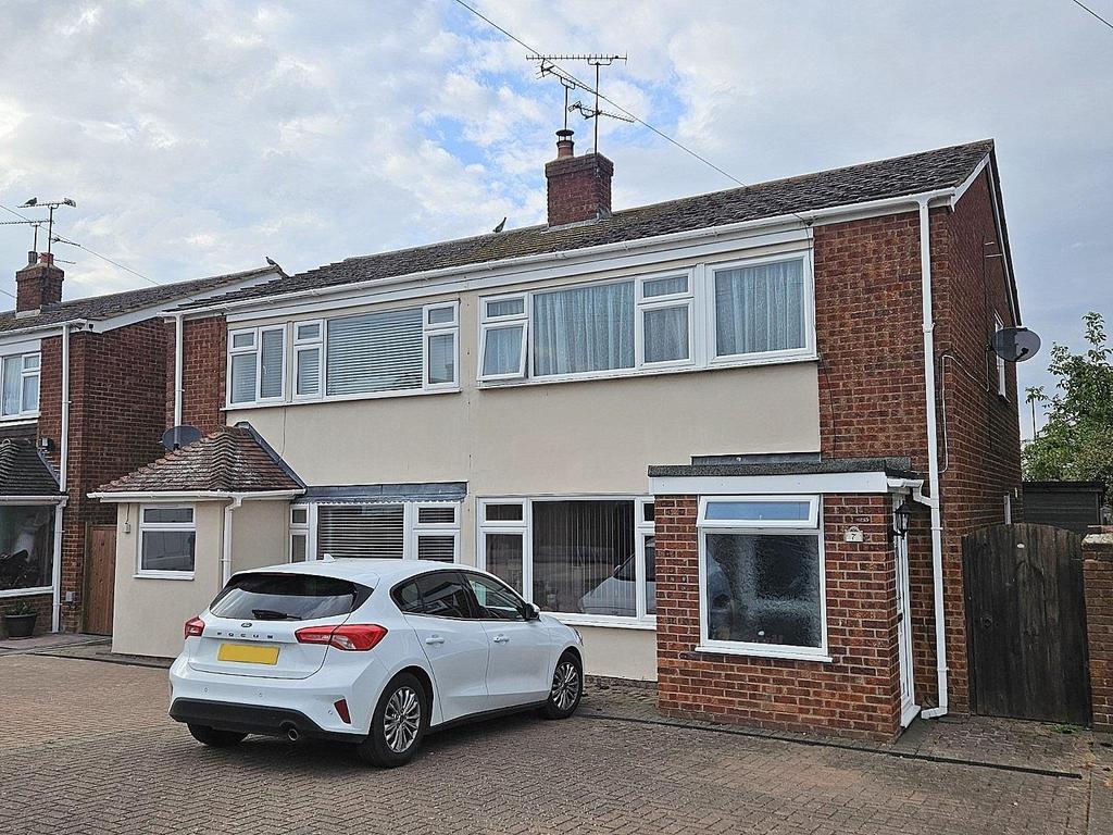 Ludgrove, Latchingdon 3 bed semi-detached house - £360,000