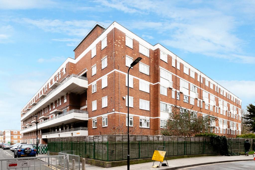 Fellows Court, Weymouth Terrace, London 4 bed flat - £4,300 pcm (£992 pw)
