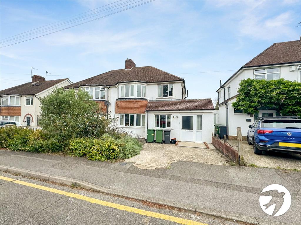 Meadow Walk, Maidstone, Kent, ME15 4 bed semi-detached house - £425,000