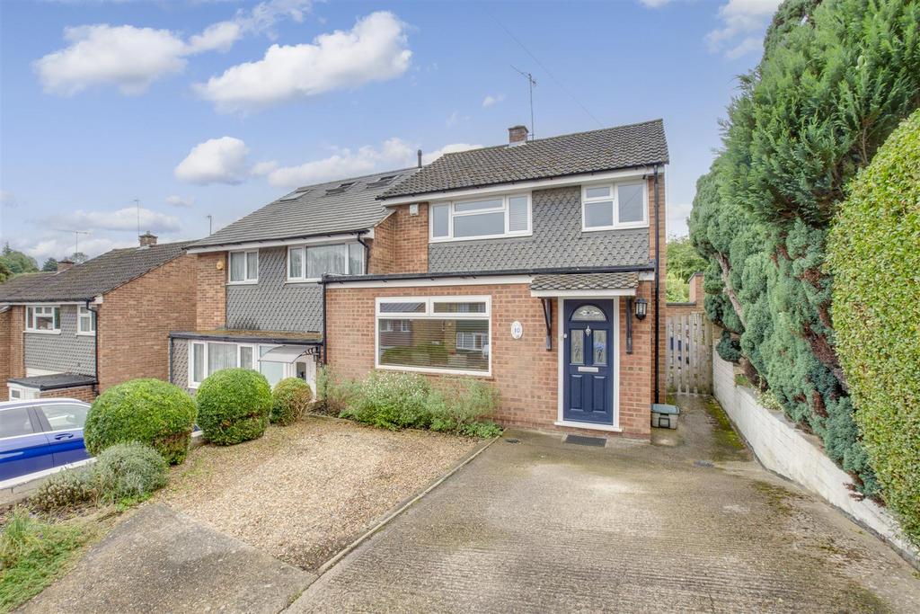 Horsenden Road, High Wycombe HP13 3 bed semi-detached house - £435,000