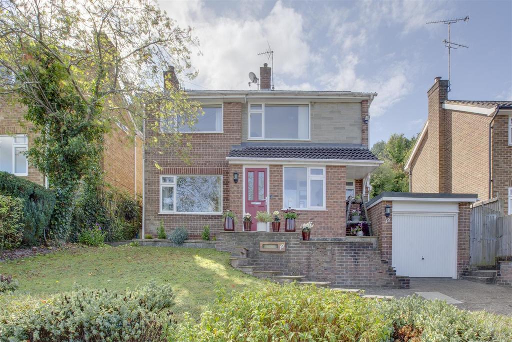 Disraeli Crescent, High Wycombe HP13 4 bed detached house for sale - £ ...