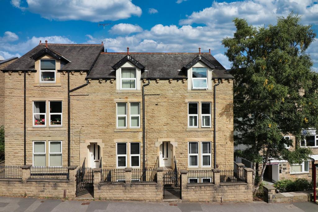 Low Lane, Horsforth, Leeds, West... 2 bed flat - £215,000