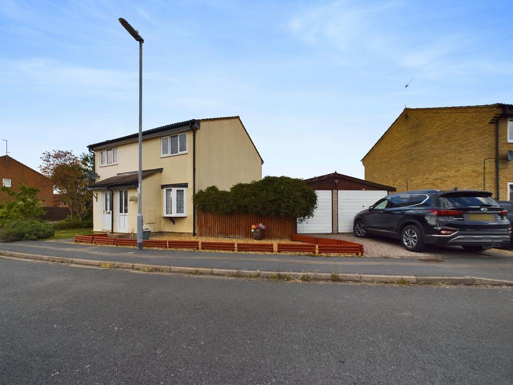 Azalea Court, Yaxley, PE7 2 bed semi-detached house for sale - £195,000