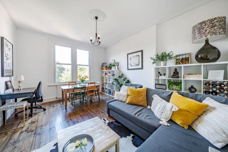 Manstone Road London NW2 1 bed apartment - £2,100 pcm (£485 pw)
