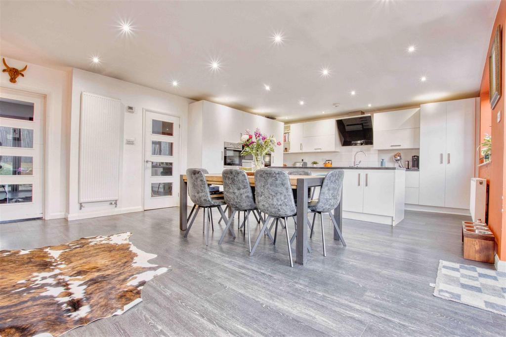 Ashley Drive, Borehamwood 4 bed semi-detached house - £832,500