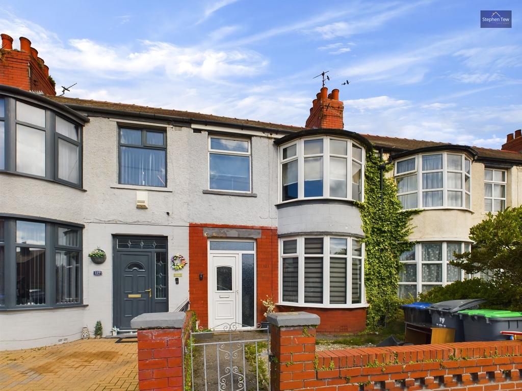 Marsden Road, Blackpool, FY4 3 bed terraced house - £100,000