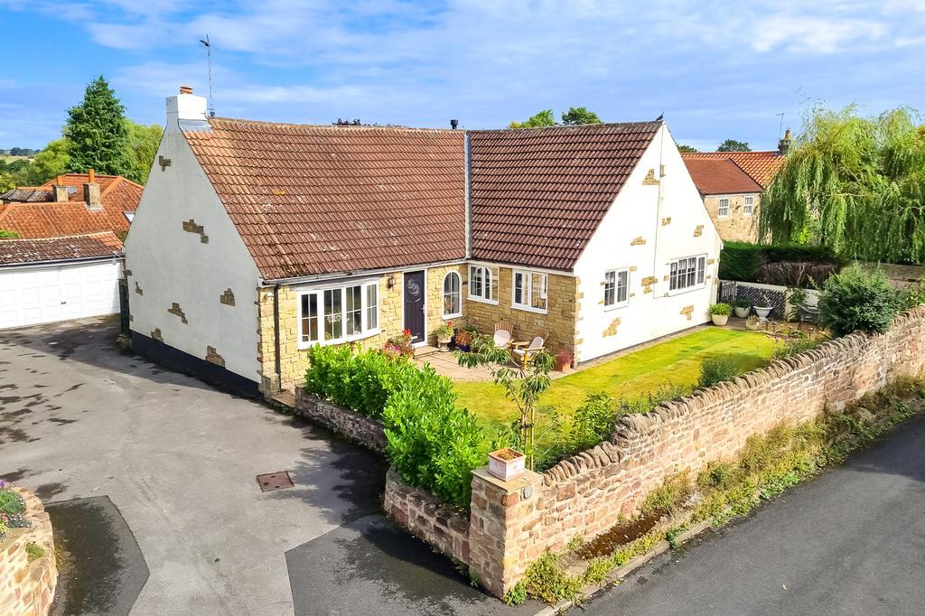 Castle Close, Spofforth, HG3 3 bed detached bungalow - £700,000