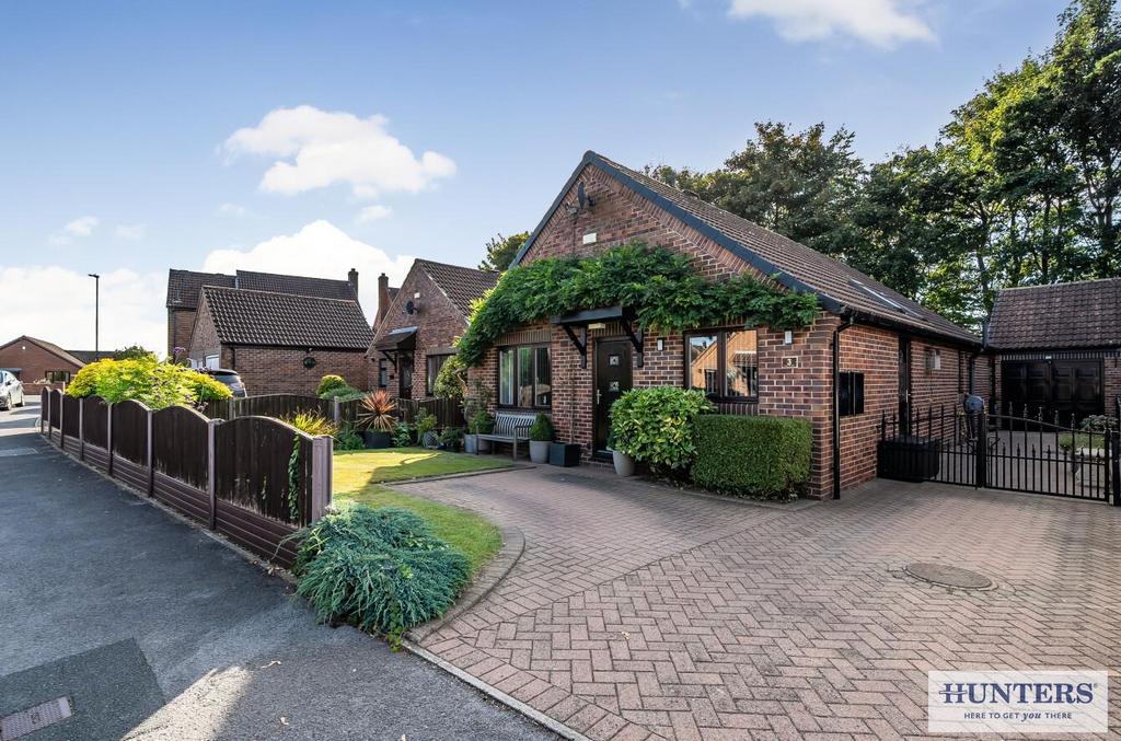 Village Farm Court, Beal, Goole 3 bed detached bungalow - £295,000