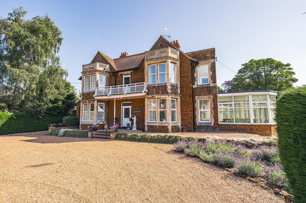 Hunstanton 11 bed detached house for sale - £850,000