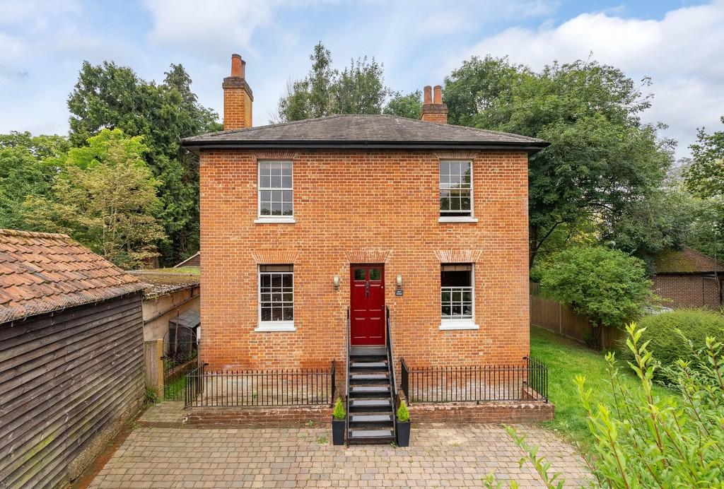 Brockham Green, Brockham 3 bed detached house - £690,000