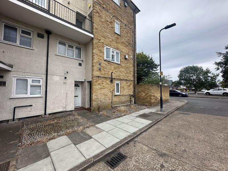 Radcliffe Way, Northolt 3 bed maisonette - £350,000
