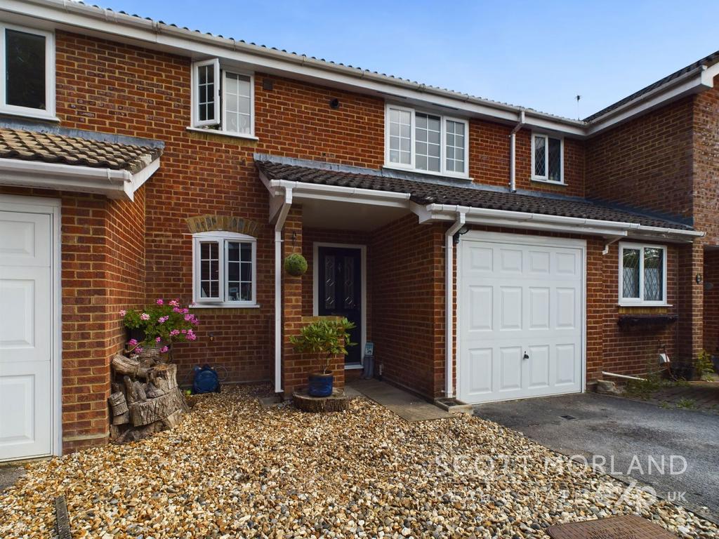 Mulberry Way, Basingstoke RG24 3 bed terraced house - £375,000