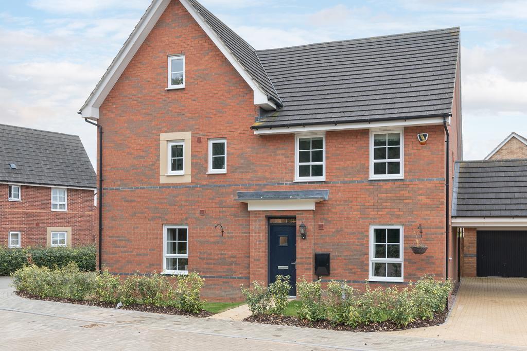 Fairfields, Milton Keynes MK11 3 bed semi-detached house - £350,000