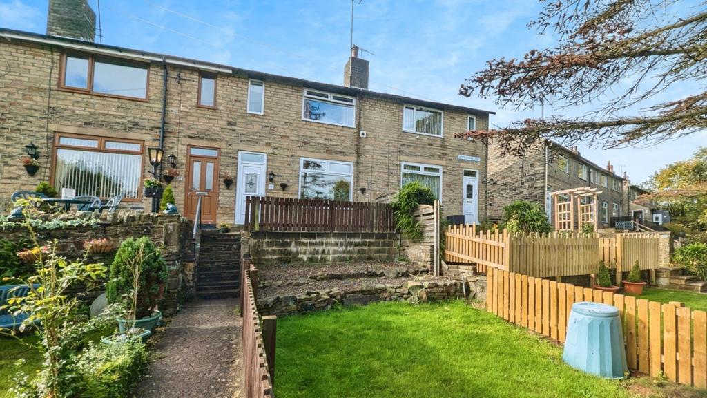Hebble Gardens, West Yorkshire HX2 2 bed terraced house - £140,000