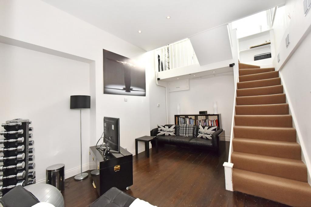 Salisbury Pavement, Fulham, SW6 1 bed flat - £2,149 pcm (£496 pw)