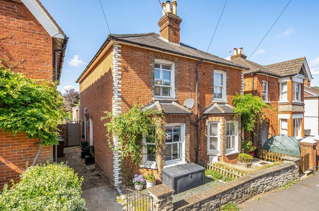 High Path Road, Guildford GU1 3 bed semi-detached house - £650,000