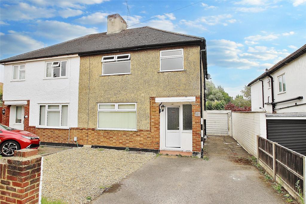 Copley Close, Surrey GU21 3 bed semi-detached house - £475,000