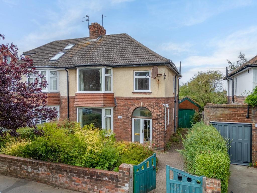 Manor Drive North, York 3 bed semi-detached house - £325,000