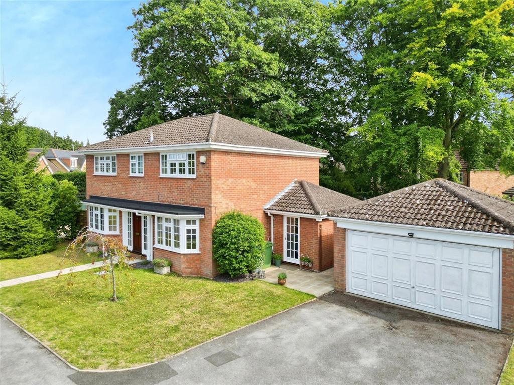 Cherry Tree Drive, Berkshire RG12 4 bed detached house - £975,000