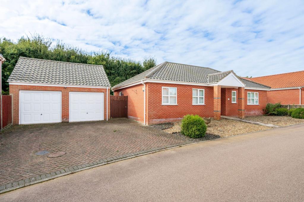 Meadow View, Hockering 3 bed detached bungalow - £325,000