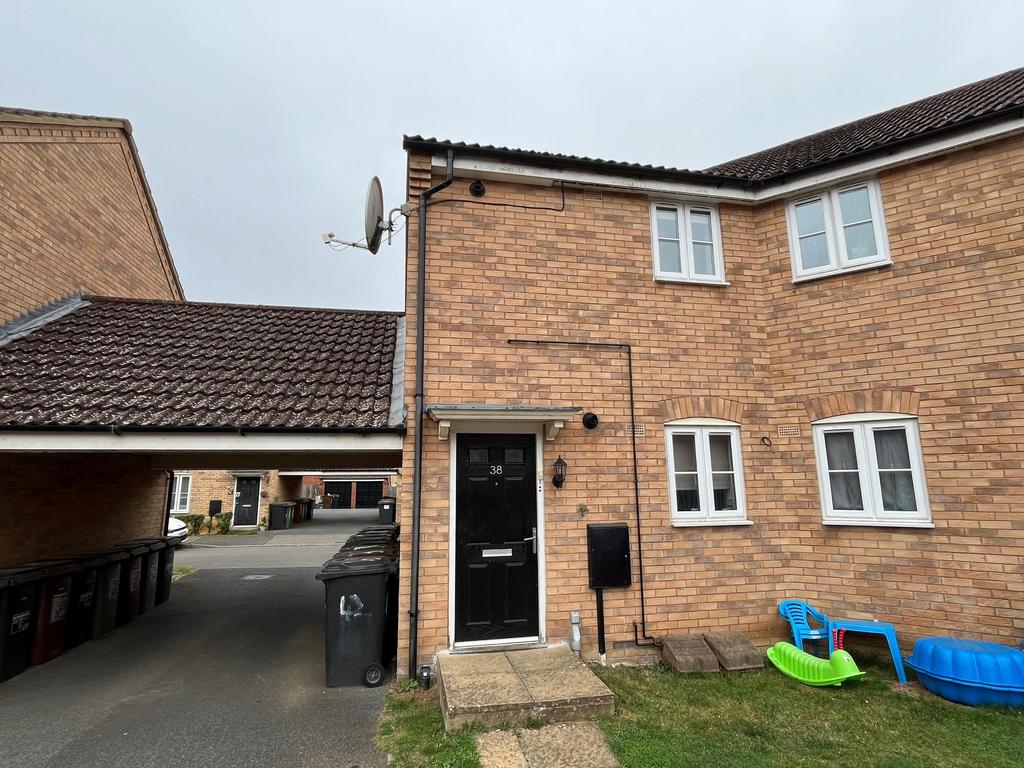 Pascal Close, Corby, NN17 2 bed flat - £825 pcm (£190 pw)